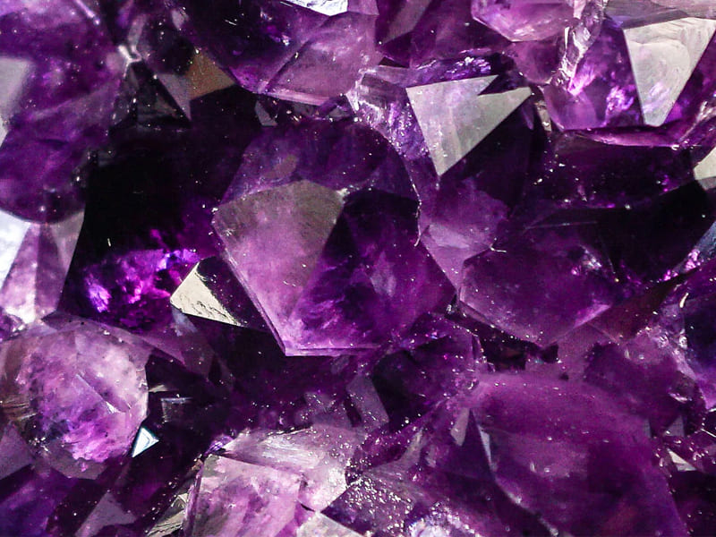 Thạch anh tím có tác dụng gì? Khám phá ý nghĩa phong thủy